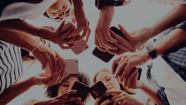 Signs Your Teen is Addicted to Smartphones and Social Media